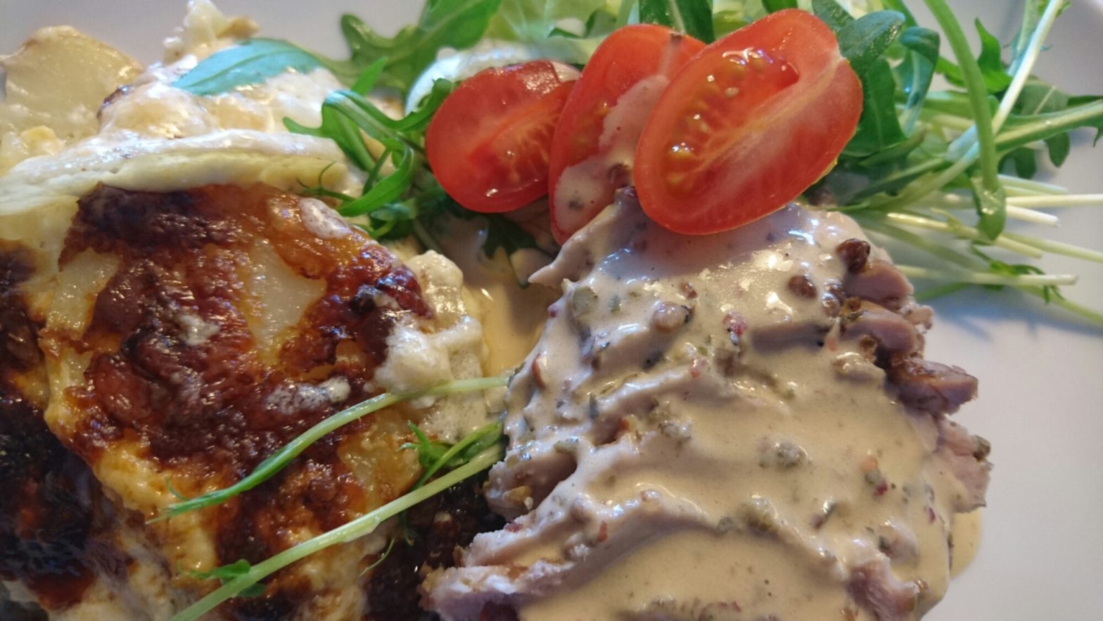 Helstekt ytterfilé med krämigaste gratängen - Katarinas Spis